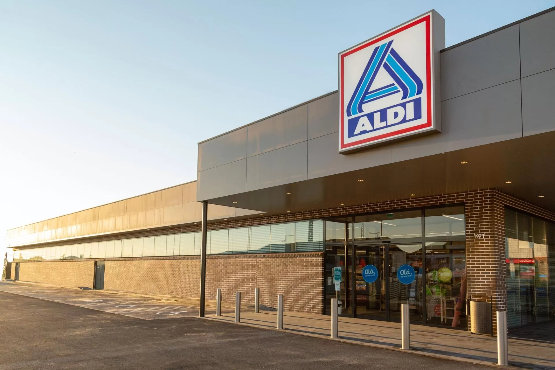 Aldi Leads the Way with Recycled Plastic Crisp Packaging | PACKNODE...